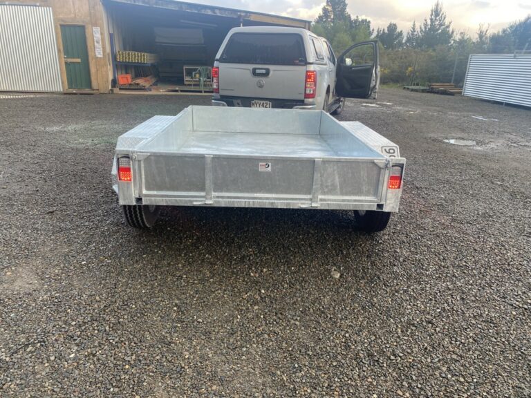 What Causes Fishtailing When Towing A Tandem Trailer? - DAMEL